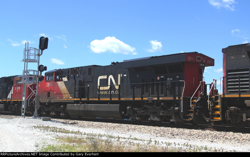 CN ES44AC #2811